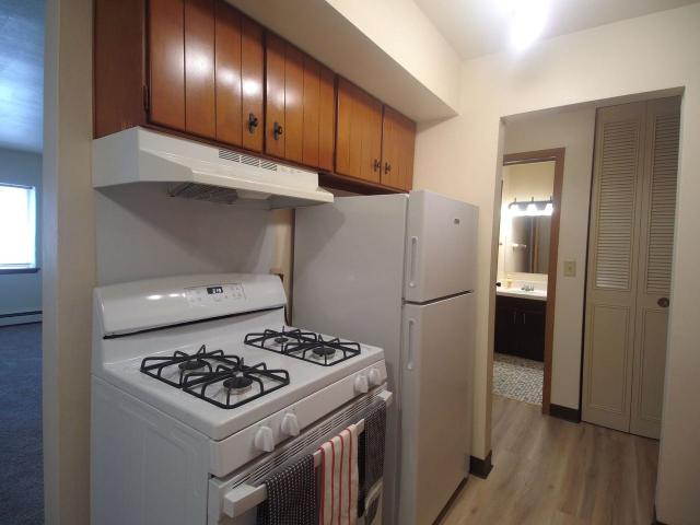 Oakview Manor 1 Bedroom Apartment for Rent at 2580 N Oakland Ave, Milwaukee, WI 53211 Murray Hill