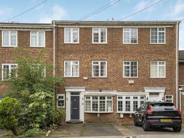 Oakview Gardens, London, 4 Bedroom Terraced