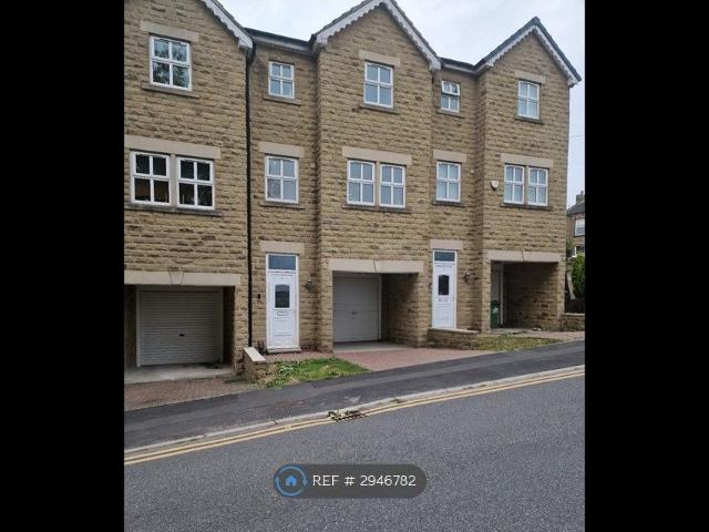Oakwood Mews, Batley WF17, 3 bed terraced house to rent, £1,150 pcm | PrimeLocation