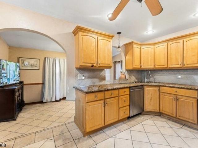 Oakwood Ave, Kenilworth, Home For Sale