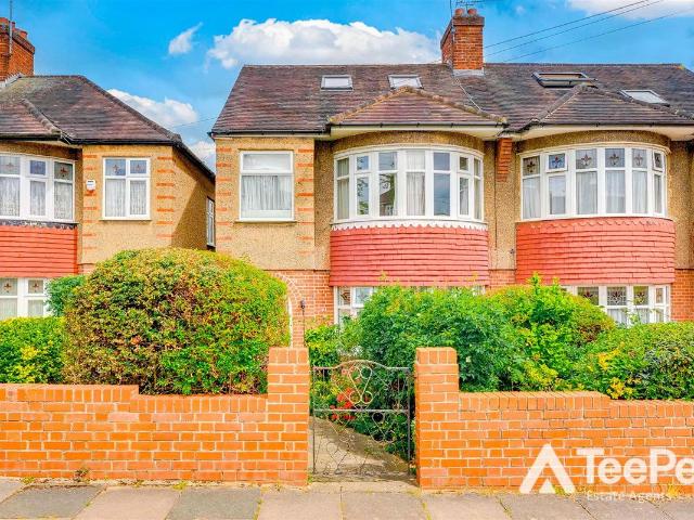 Oakwood Avenue, London N14, 2 bed flat to rent, £2,000 pcm | PrimeLocation
