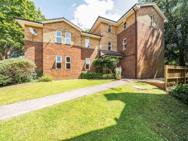 Oakwood Close, Otterbourne SO21, 2 bed flat to rent, £1,250 pcm | PrimeLocation