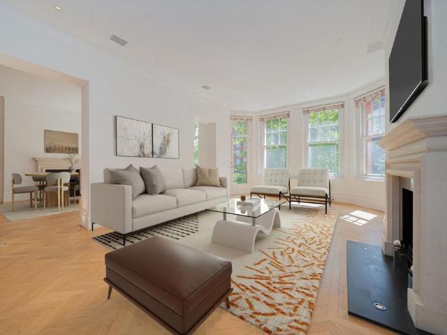 Oakwood Court, London W14 3 bed flat to rent £9,000 pcm £2,077 pw