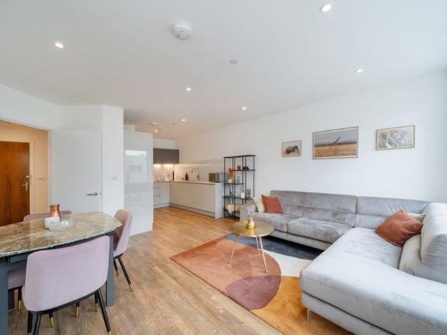 Oakwood Crescent, N10, London