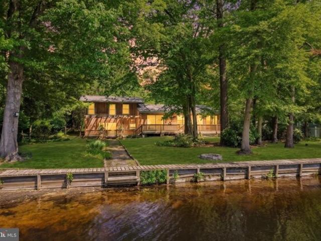 Oakwood Dr, Medford, Home For Sale