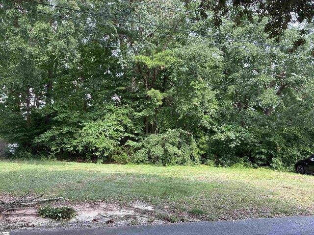 Oakwood Dr, Laurens, SC 29360