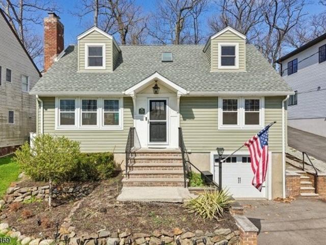 Oakwood Dr, Wayne, Home For Sale