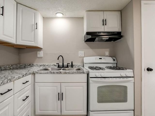 Oakwood Garden Apartments 2 Bedroom Apartment for Rent at 3309 Wood Ave, Kansas City, KS 66102 Northwest
