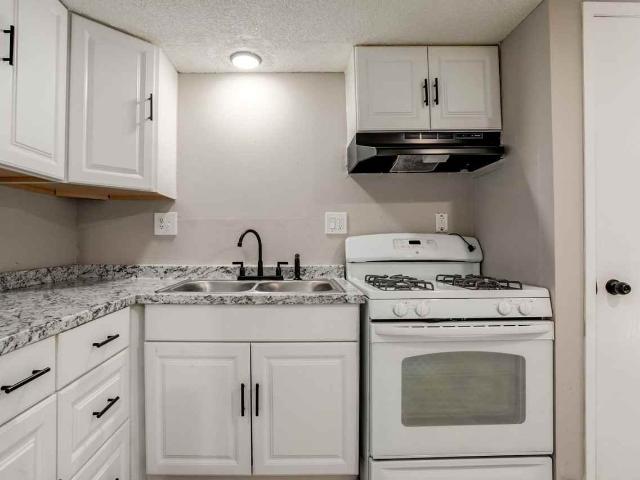 Oakwood Garden Apartments 2 Bedroom Apartment for Rent at 3309 Wood Ave, Kansas City, KS 66102 Northwest