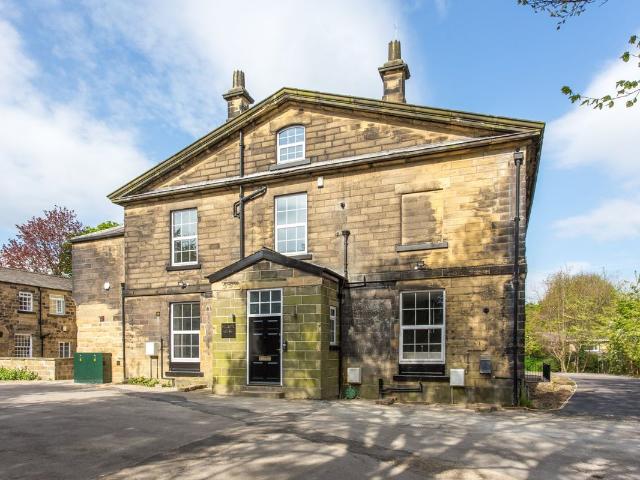 Oakwood Lane, Leeds LS8, 2 bed flat to rent, £1,500 pcm | PrimeLocation