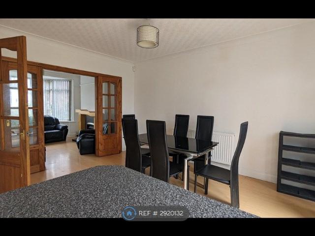 Oakwood Lane, Leeds LS8, 3 bed semi detached house to rent, £1,650 pcm | PrimeLocation