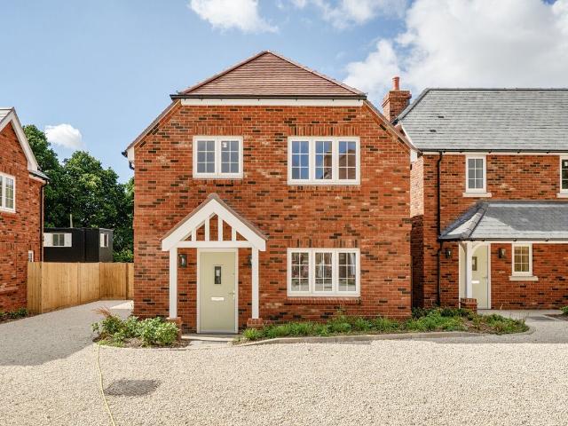 Oakwood Place, Calmore, Southampton, Hampshire SO40, 3 bed detached house to rent, £2,300 pcm | PrimeLocation