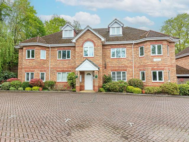 Oakwood Place, Dukes Ride, Crowthorne RG45, 2 bed flat to rent, £1,475 pcm | PrimeLocation