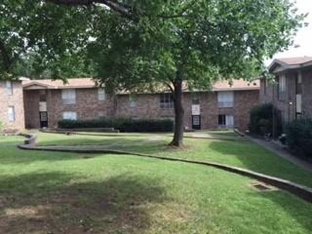 Oakwood Place 2 Bedroom Apartment for Rent at 705 W Putman St, Fayetteville, AR 72701 Putnam