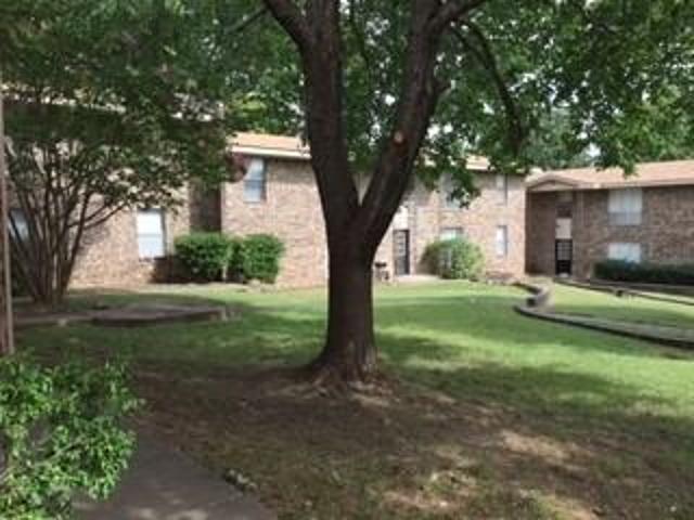 Oakwood Place 2 Bedroom Apartment for Rent at 705 W Putman St, Fayetteville, AR 72701 Putnam