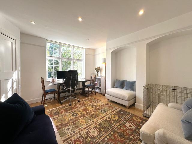 Oakwood Road, Hampstead Garden Suburb, London NW11, 3 bed flat to rent, £3,000 pcm | PrimeLocation