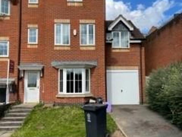Oakwood Road, Near Abbey Par, Anstey. 5 bed semi detached house to rent £1,375 pcm £317 pw