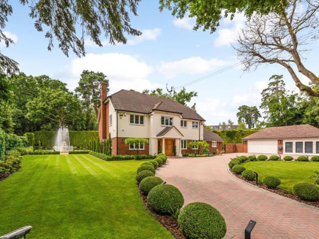 Oakwood Road, Wentworth Estate. 4 bed detached house to rent £9,500 pcm £2,192 pw