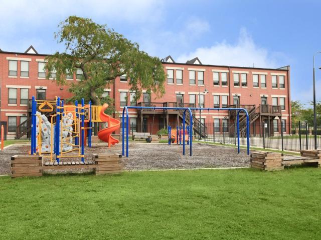 Oakwood Shores Apartments* 1 Bedroom Apartment for Rent at 3859 S Vincennes Ave, Chicago, IL 60653 Oakland