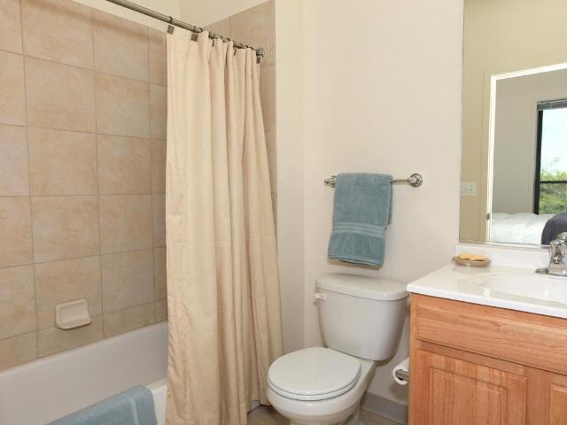 Oakwood Shores Apartments* 2 Bedroom Apartment for Rent at 3859 S Vincennes Ave, Chicago, IL 60653 Oakland