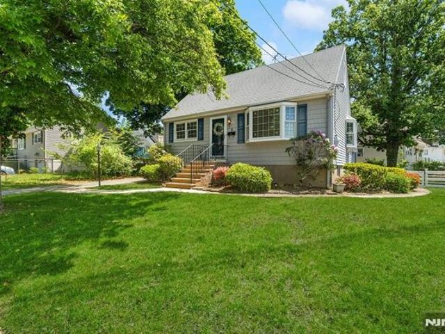 Oakwood Ter, Bloomingdale, Home For Sale