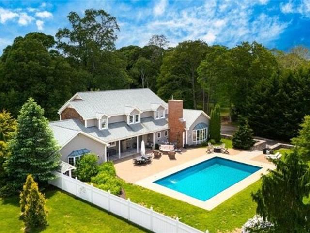 Oakwoods Dr, South Kingstown, Home For Sale