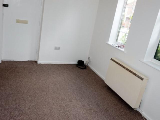 Oak Close, Burbage, Leicester LE10, 1 bed flat to rent, £550 pcm | PrimeLocation