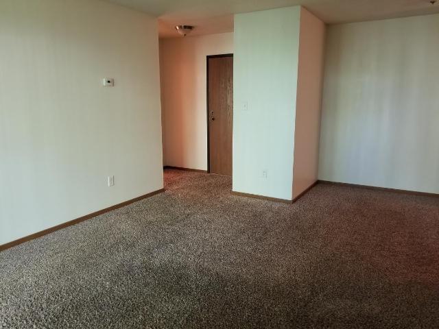Oak Creek Chateau Apartments 2 Bedroom Apartment for Rent at 595 N Pleasant Hill Blvd, Pleasant Hill, IA 50327