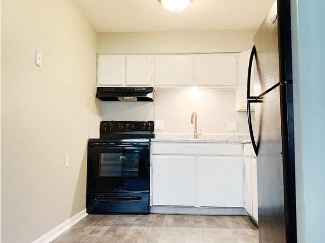 Oak Creek Apartments 1 Bedroom Apartment for Rent at 1015 Fairfax Rd, Bellevue, NE 68005