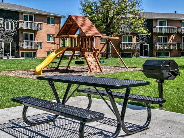 Oak Creek Apartments 2 Bedroom Apartment for Rent at 1015 Fairfax Rd, Bellevue, NE 68005
