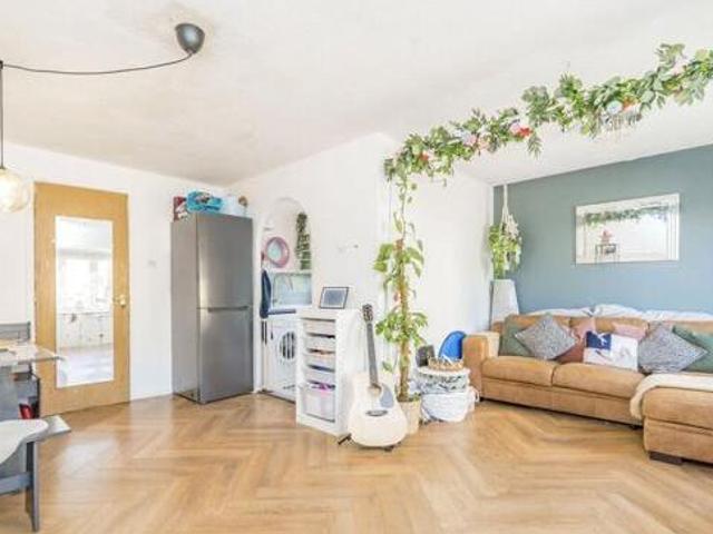 Oak Apple Court, 2 Bedroom Apartment