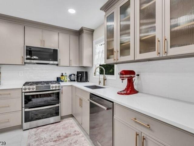 Oak Ave, Pequannock Township, Home For Sale