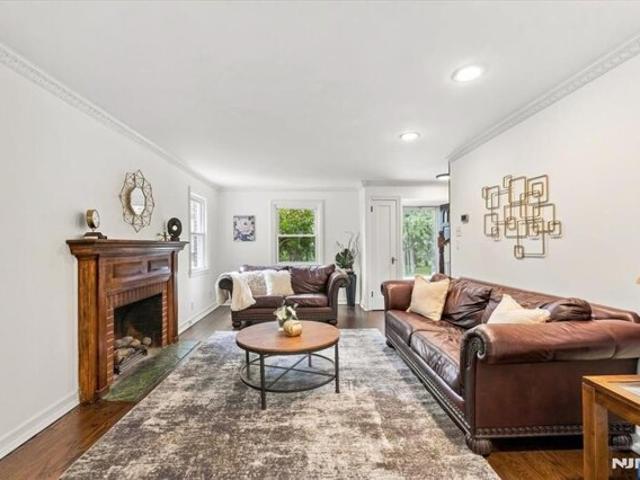 Oak Ave, River Edge, Home For Sale