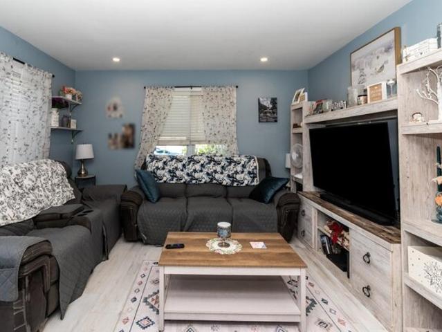 Oak Ave, West Berlin, Home For Sale