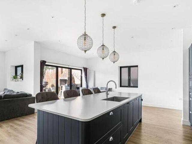 Oak Avenue, Enfield, 5 Bedroom Detached
