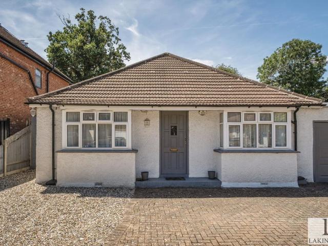 Oak Avenue, Ickenham UB10, 4 bed detached bungalow to rent, £2,650 pcm | PrimeLocation