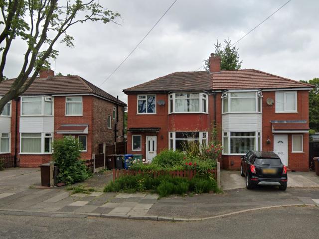 Oak Avenue, Whitefield M45 4 bed semi detached house to rent £1,099 pcm £254 pw