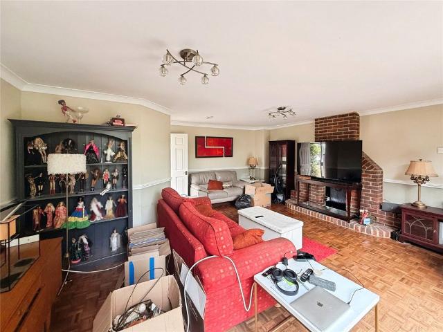 Oak Bank, Woking, Surrey, GU22 7QY