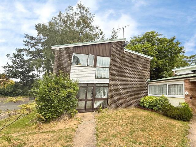 Oak Bank, Woking, Surrey, GU22 4 bed detached house to rent £2,300 pcm £531 pw