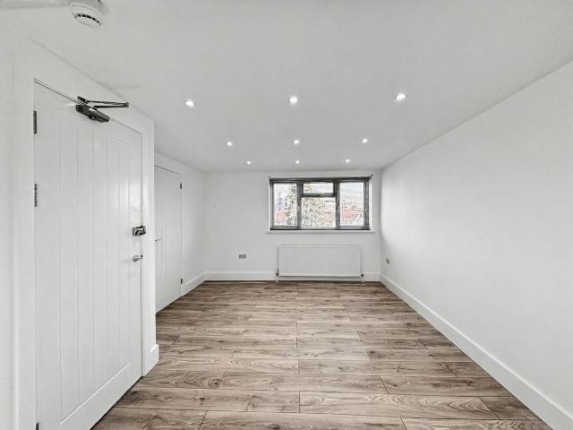 Oak Gardens, Edgware HA8, 6 bed semi detached house to rent, £4,500 pcm | PrimeLocation