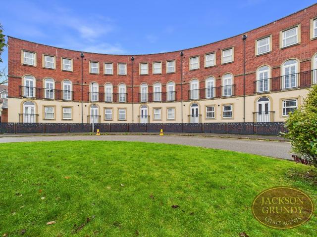 Oak Grove, Cherry Orchard NN3, 2 bed flat to rent, £900 pcm | PrimeLocation