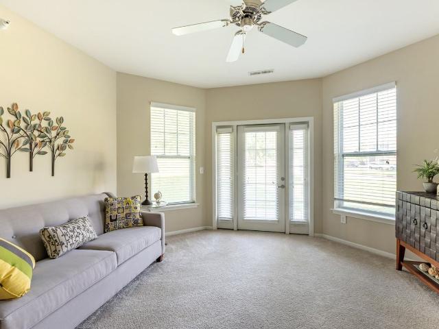 Oak Grove Crossing Apartments 2 Bedroom Apartment for Rent at 7133 Castle Way, Newburgh, IN 47630