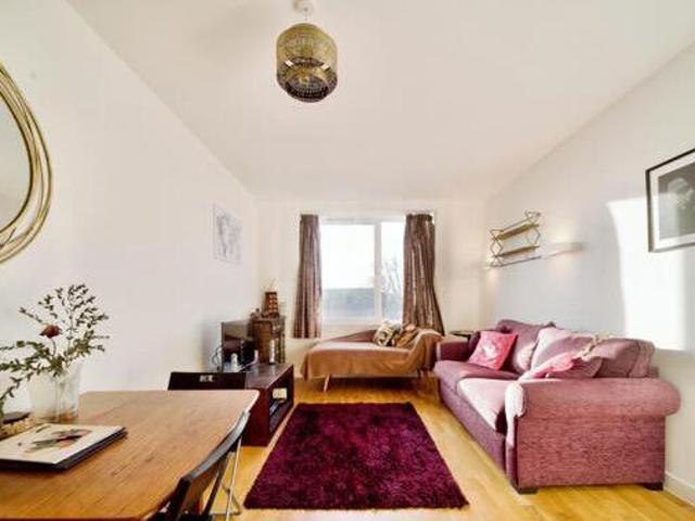 Oak Grove, London, 1 Bedroom Apartment