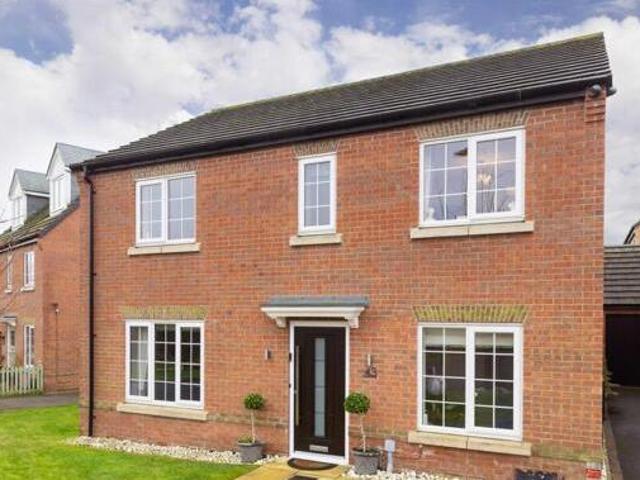 Oak Drive, Whinmoor, 4 Bedroom Detached