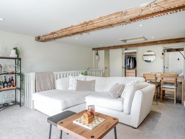 Oak Farm Park Lane SN4 2 bed flat to rent £1,395 pcm £322 pw