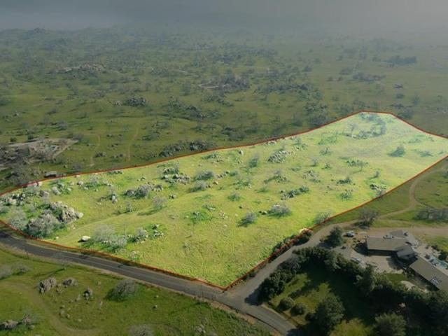 Oak Knoll Ln, Clovis, CA 93619