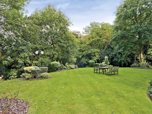 Oak Hill Park Hampstead Village NW3