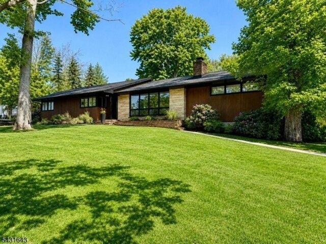 Oak Ln, Montville Township, Home For Sale
