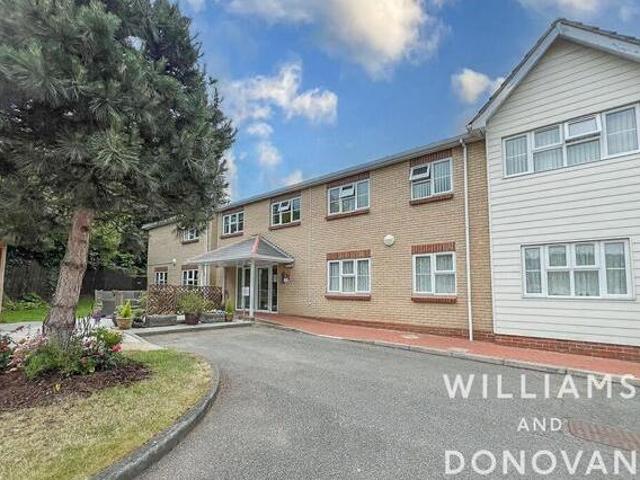 Oak Lodge, Southend Road, 2 Bedroom Flat