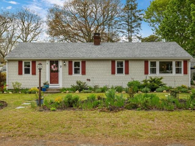 Oak Leaf Ln, West Dennis, Home For Sale